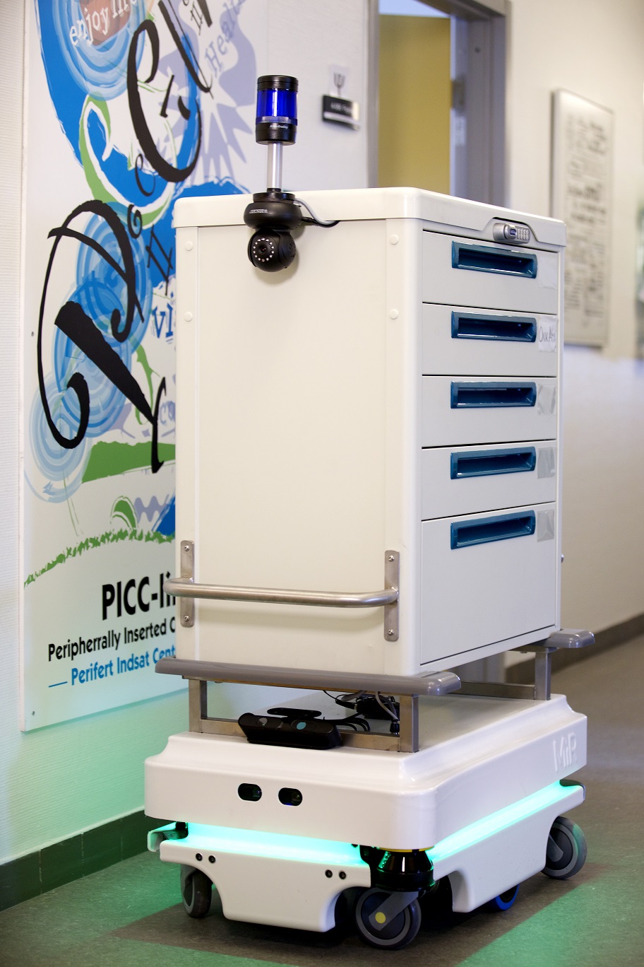 Robot mobili a sostegno del personale sanitario negli ospedali - Sanità ...